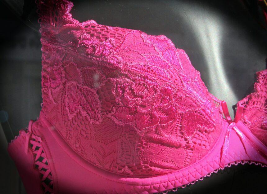 Les tétons qui pointent : comprendre ce phénomène physiologique - Youpomm